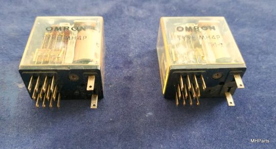 2 UND Kenwood TS-520 Original Relays OMRON TYPE MH4P Used